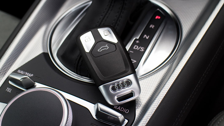 Combatting keyless car theft